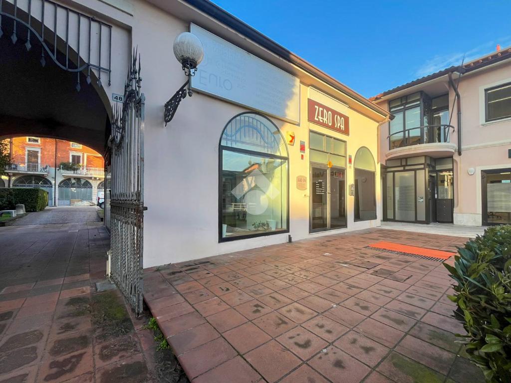 Negozio in vendita a Desenzano Del Garda - Brescia. € 250.000, 60 Mq ...