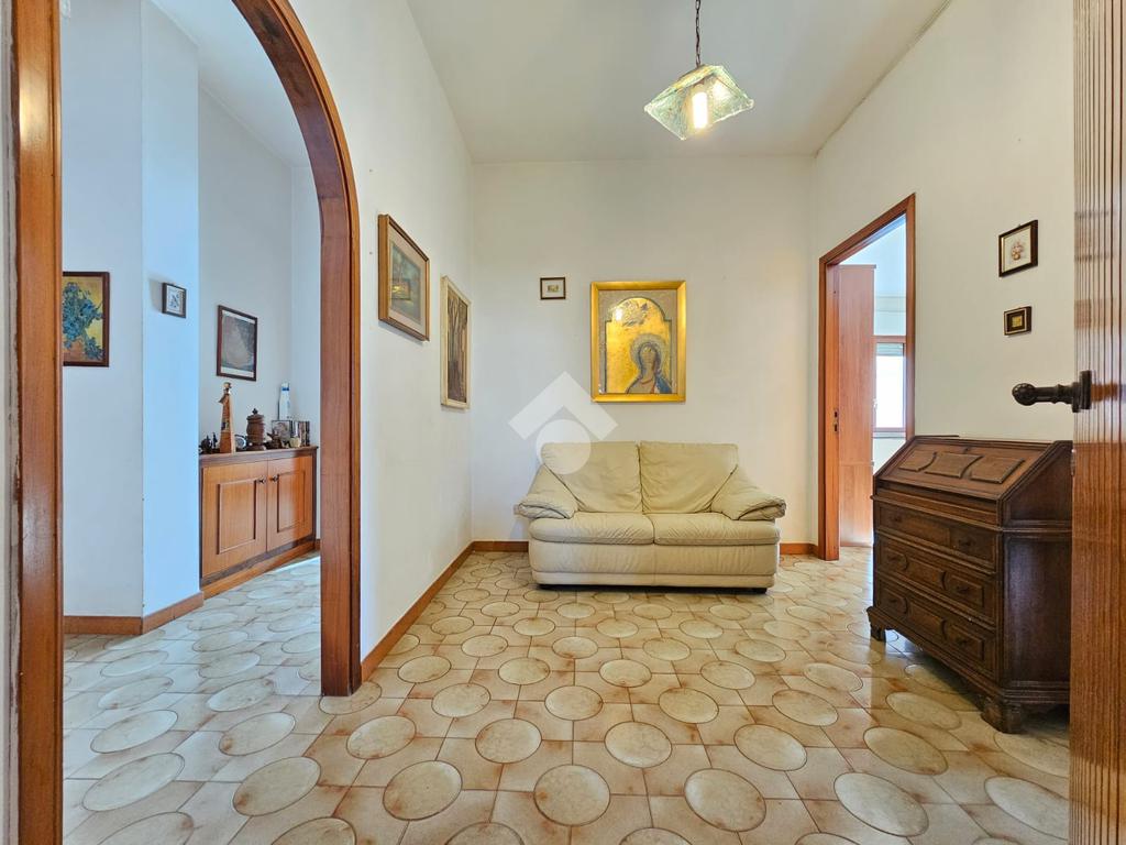 5 locali in vendita a Quartu Sant'Elena, Piazza Sant'Elena - Cagliari ...