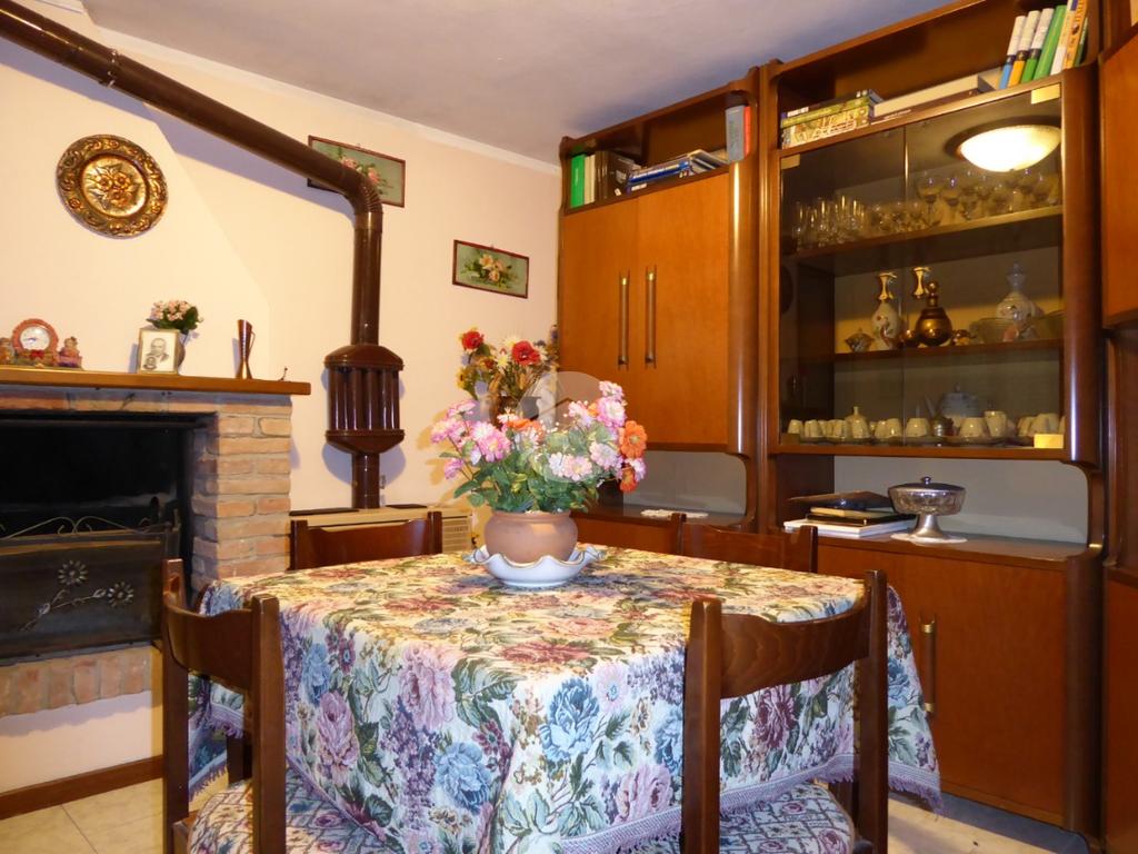 Casa semindipendente in vendita a Montù Beccaria, Belvedere - Pavia. € ...