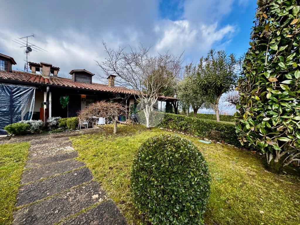 Villa a schiera centrale in vendita a Peschiera Del Garda, Boschetti ...